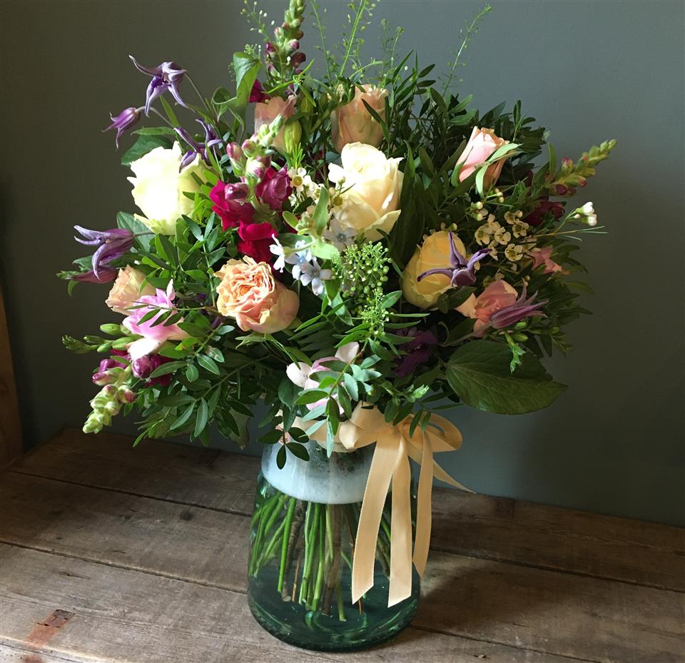 The Flower Hut Florist - Bury St Edmunds Order Online or 01284 489366